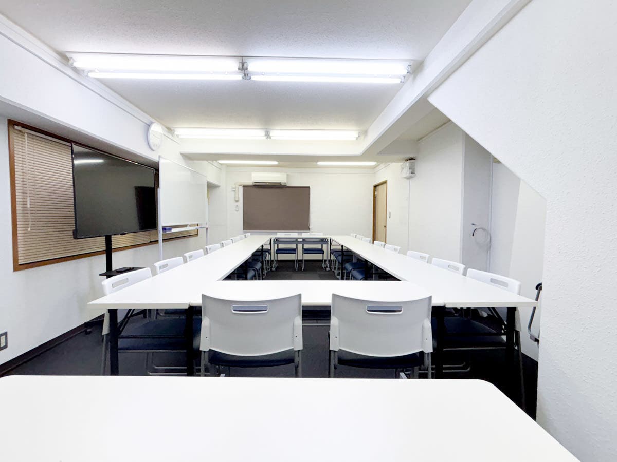 【JR品川駅徒歩3分！28名利用可】大型55インチモニター・WiFi全て無料！男女別トイレ有！ふれあい貸し会議室 品川No102の写真8