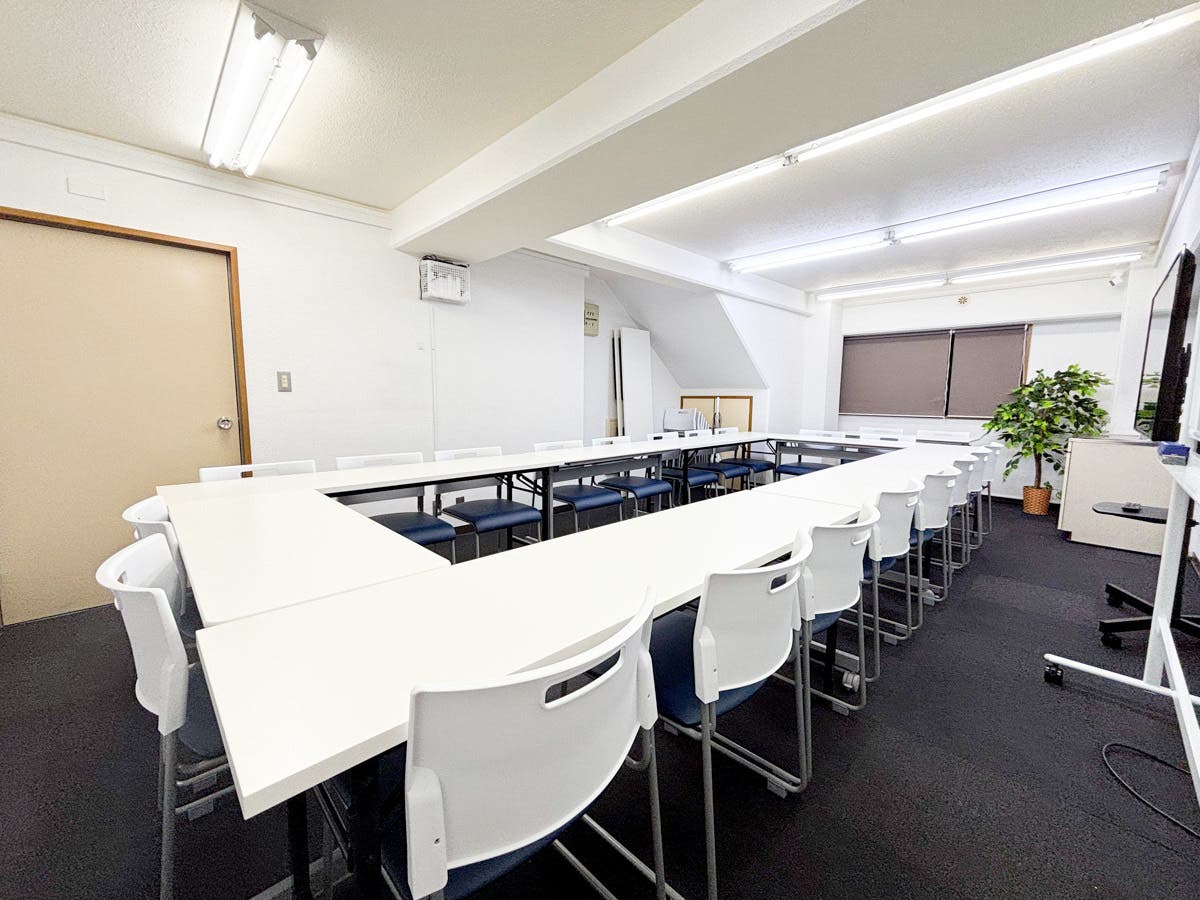 【JR品川駅徒歩3分！28名利用可】大型55インチモニター・WiFi全て無料！男女別トイレ有！ふれあい貸し会議室 品川No102の写真10