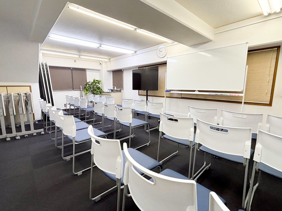 【JR品川駅徒歩3分！28名利用可】大型55インチモニター・WiFi全て無料！男女別トイレ有！ふれあい貸し会議室 品川No102の写真11