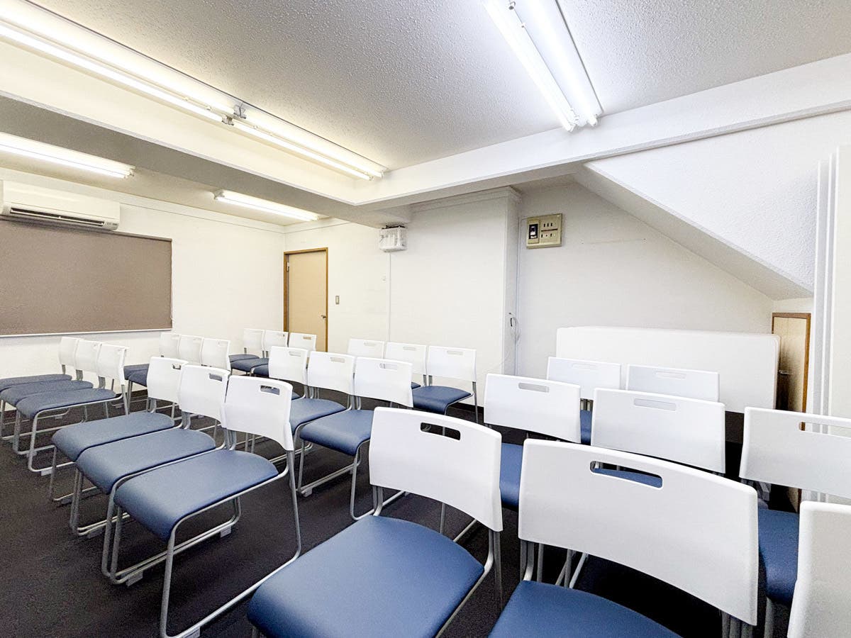 【JR品川駅徒歩3分！28名利用可】大型55インチモニター・WiFi全て無料！男女別トイレ有！ふれあい貸し会議室 品川No102の写真12