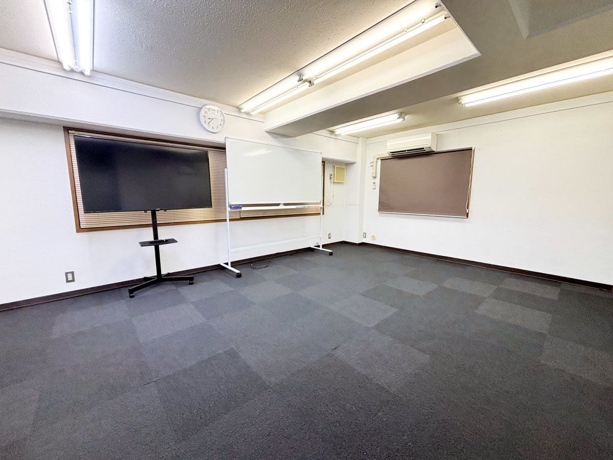 【JR品川駅徒歩3分！28名利用可】大型55インチモニター・WiFi全て無料！男女別トイレ有！ふれあい貸し会議室 品川No102の写真15