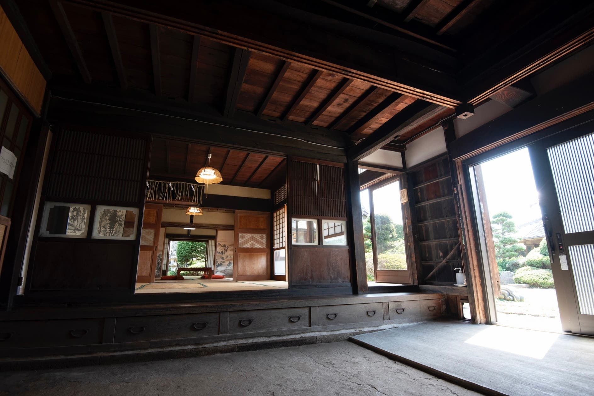 長屋門・母屋・3つの蔵・日本庭園・屋敷林で構成された農家屋敷の写真5