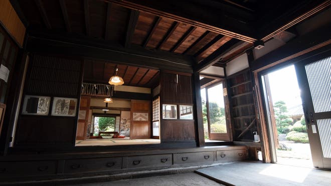 長屋門・母屋・3つの蔵・日本庭園・屋敷林で構成された農家屋敷の写真5