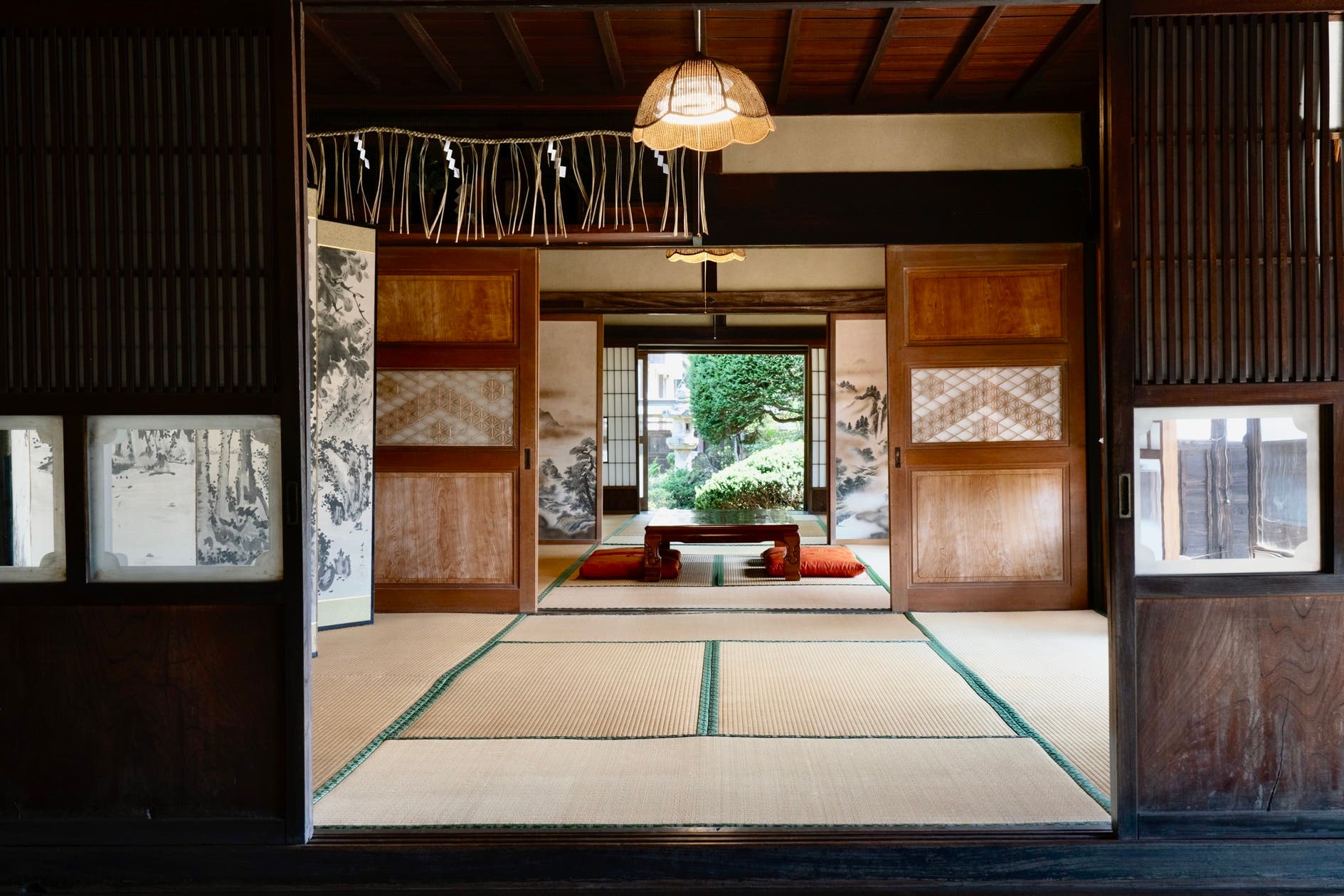 長屋門・母屋・3つの蔵・日本庭園・屋敷林で構成された農家屋敷の写真6