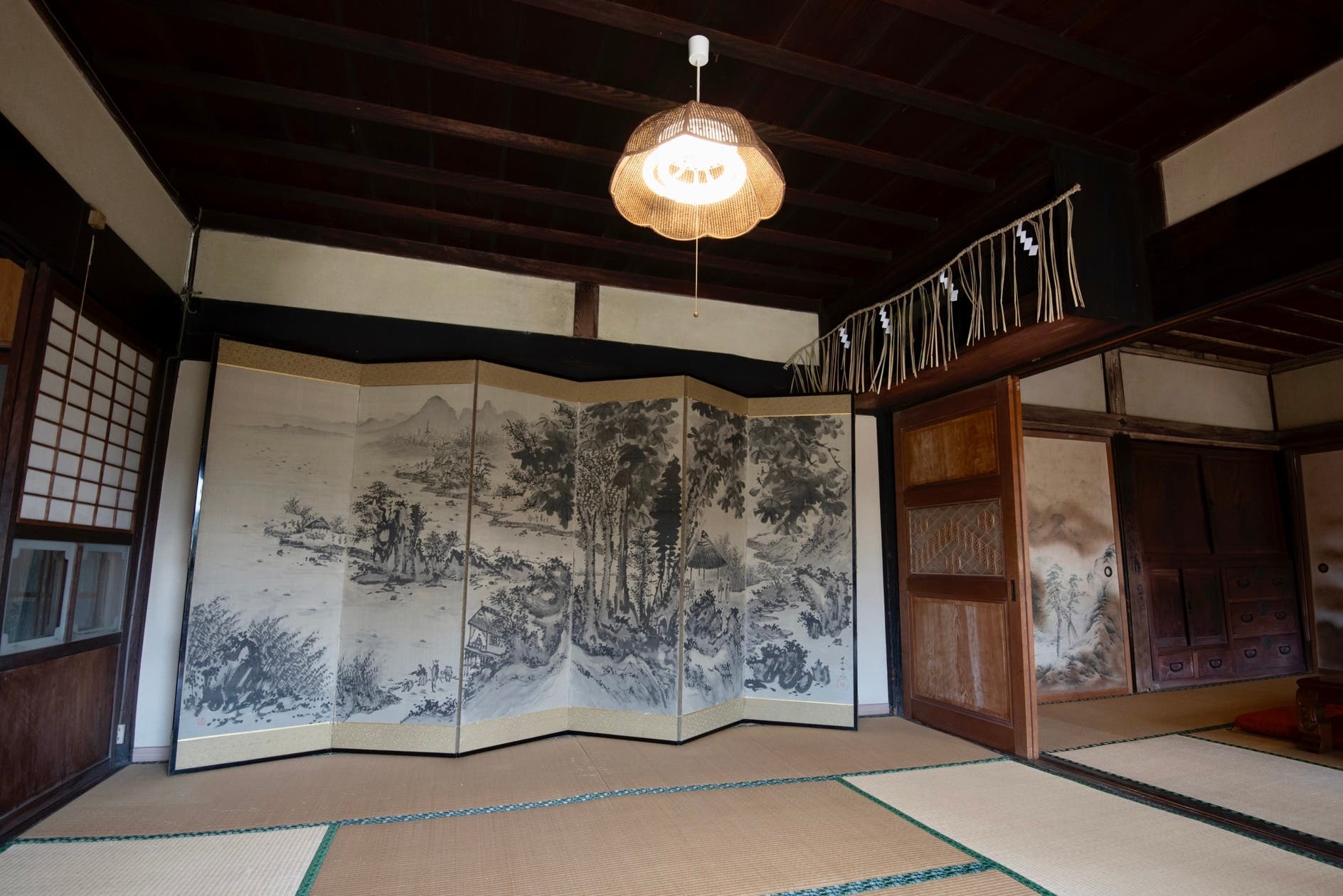 長屋門・母屋・3つの蔵・日本庭園・屋敷林で構成された農家屋敷の写真7
