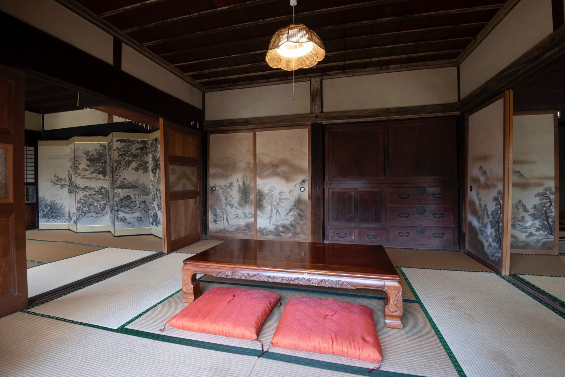 長屋門・母屋・3つの蔵・日本庭園・屋敷林で構成された農家屋敷の写真8