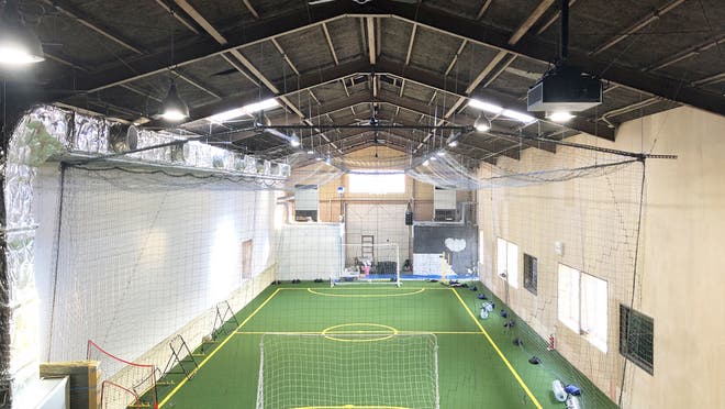 箕面萱野駅から徒歩5分の人工芝コート(無料駐車場あり)の写真1