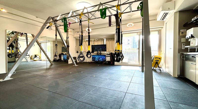 【恵比寿・広尾】自重💪女性パーソナル🏋️ウォーターサーバー、シャワー🚿全身鏡｜TRX｜着替えスペース｜ダンス[40]