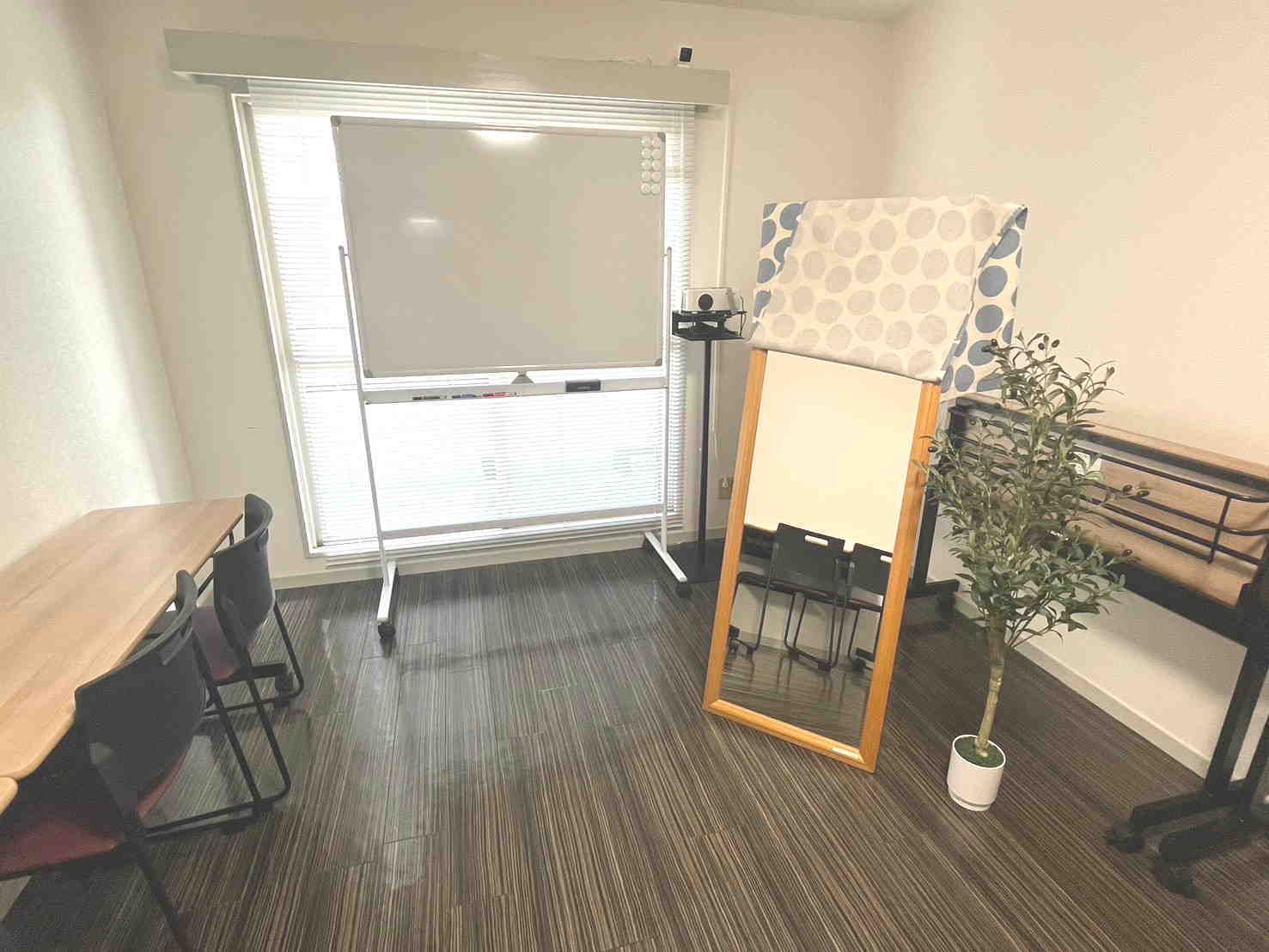 【オープン割継続】近鉄奈良駅３分　最適８名 最大12名　会議･面接･セミナー･サークル･勉強会･撮影･各種教室などに最適の写真8