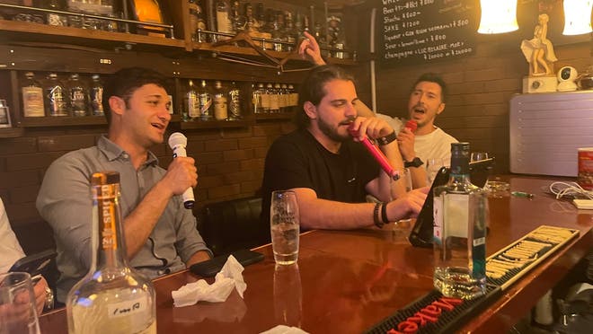 新宿ゴールデン街のカラオケ&ウィスキーバーの写真2