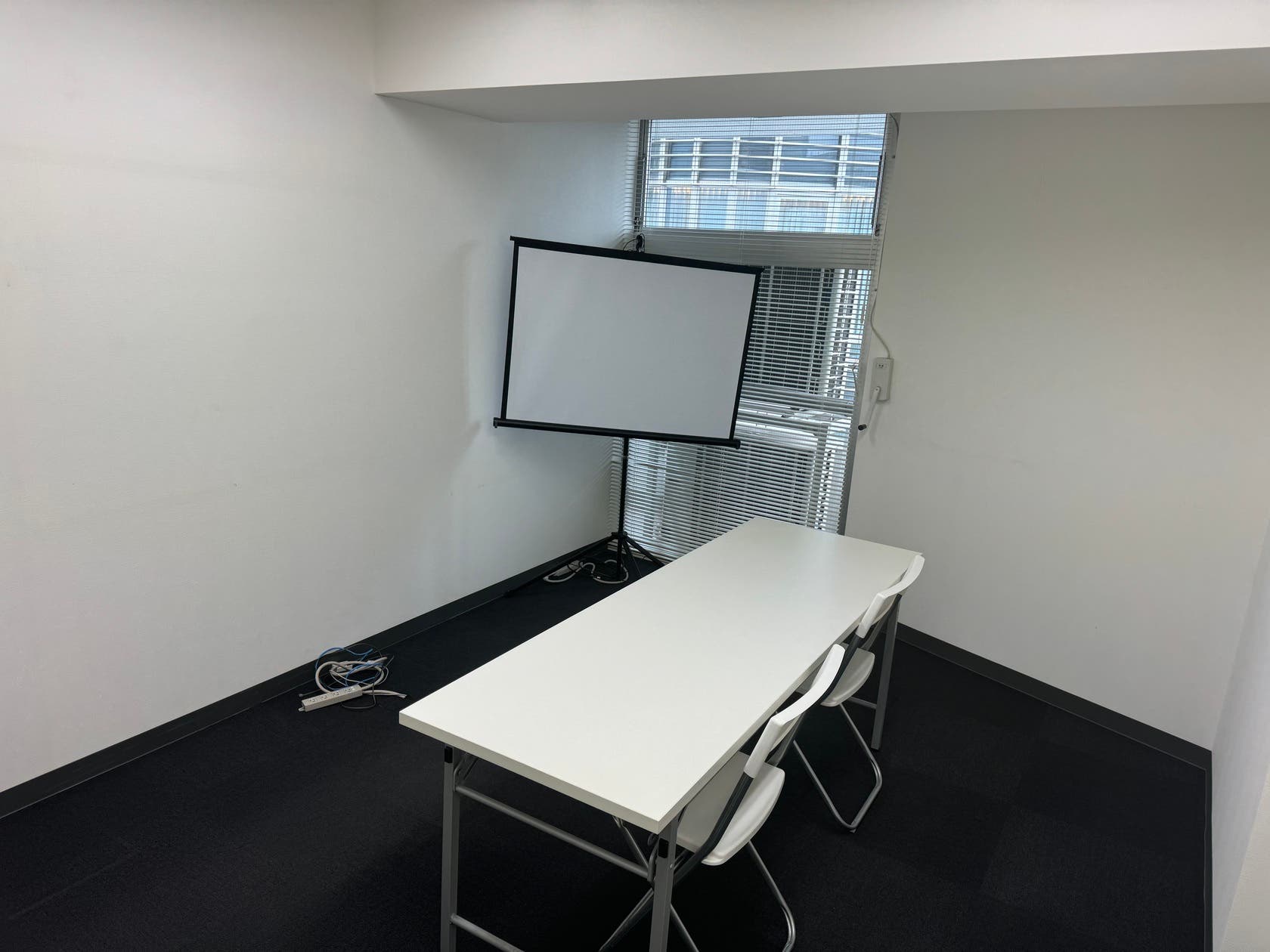 【六本木駅徒歩１分】洗練されたオフィスビル7階 六本木100feetの写真4