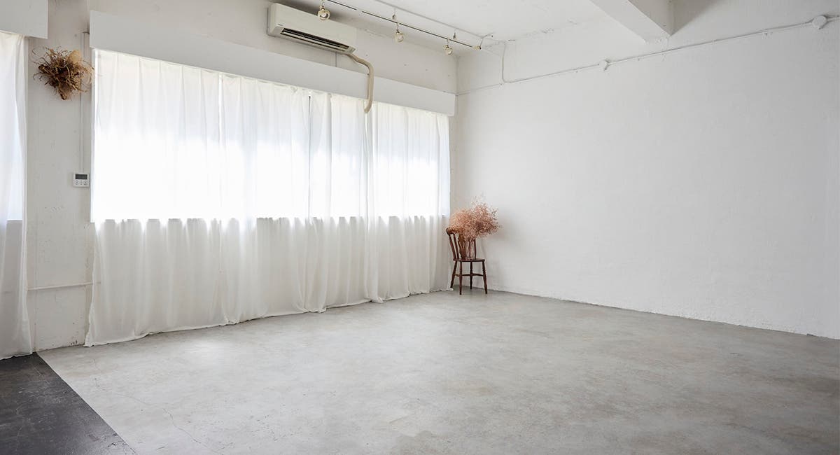 天満駅徒歩1分/天井高3.4m/自然光の綺麗なレンタルスペース、撮影スタジオの写真1