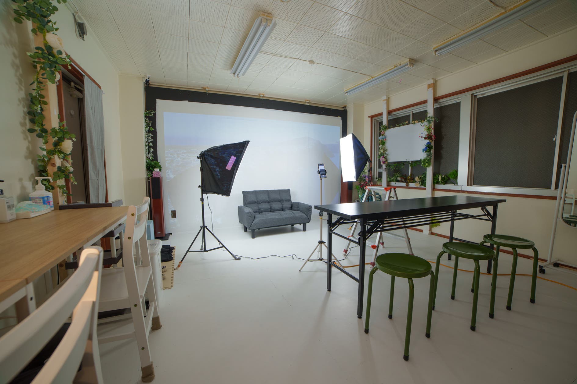 会議｜撮影🧑‍💻神戸三宮駅3分到着✨3m巨大スクリーン映画鑑賞/ミーティング/床面白塗装/土足禁止/会議も明るい！便利！の写真8