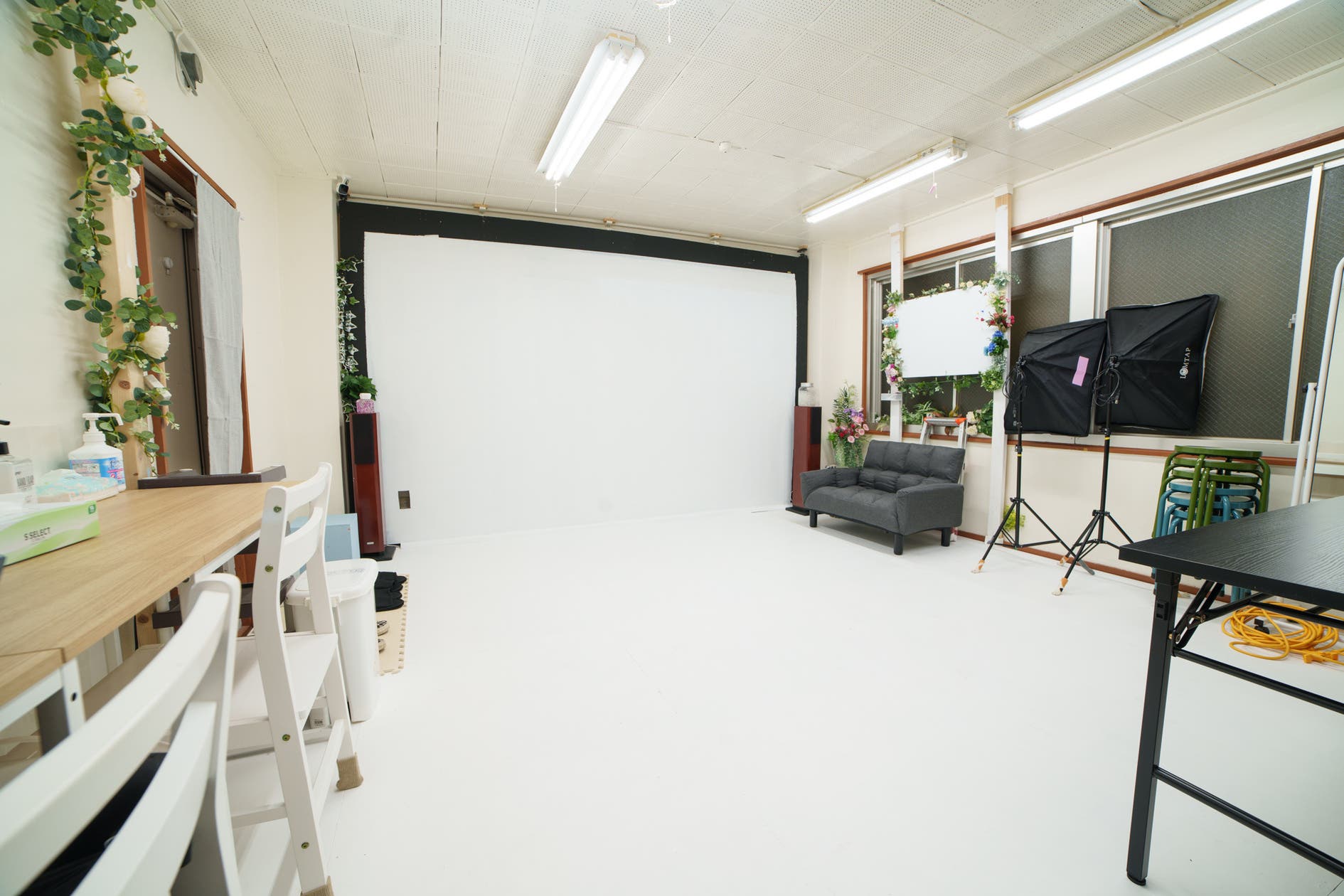 会議｜撮影🧑‍💻神戸三宮駅3分到着✨3m巨大スクリーン映画鑑賞/ミーティング/床面白塗装/土足禁止/会議も明るい！便利！の写真5