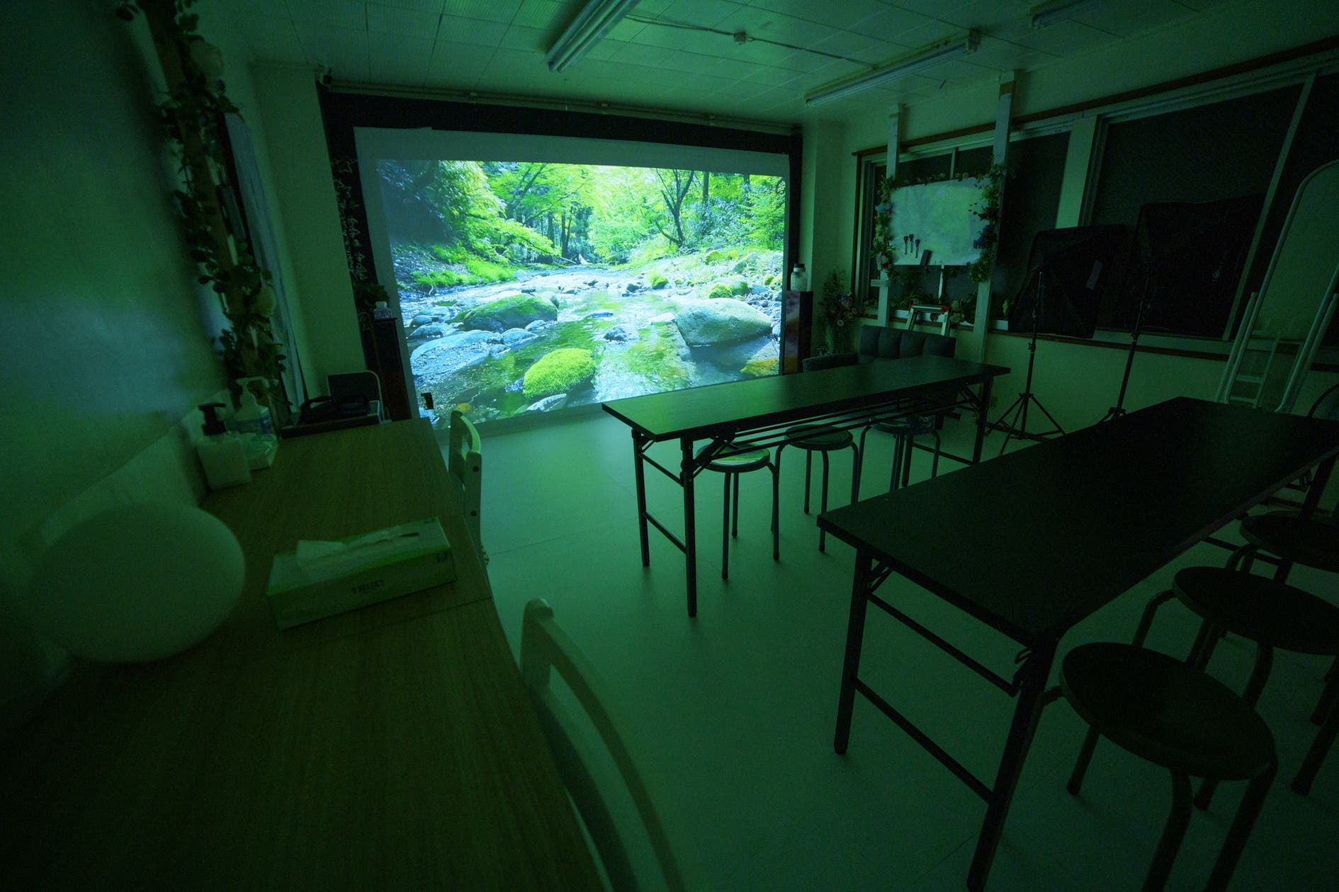 会議｜撮影🧑‍💻神戸三宮駅3分到着✨3m巨大スクリーン映画鑑賞/ミーティング/床面白塗装/土足禁止/会議も明るい！便利！の写真7