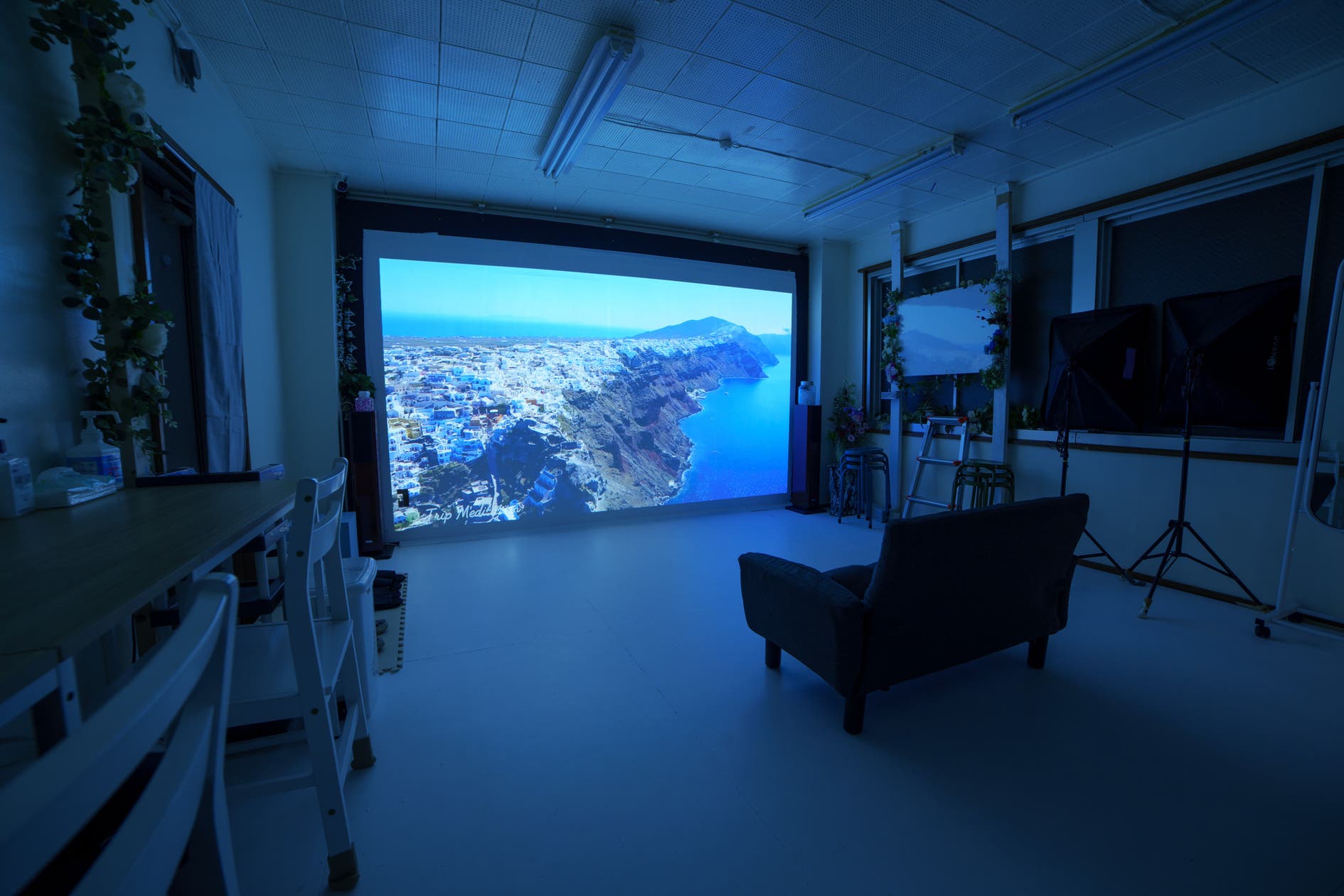 会議｜撮影🧑‍💻神戸三宮駅3分到着✨3m巨大スクリーン映画鑑賞/ミーティング/床面白塗装/土足禁止/会議も明るい！便利！の写真9