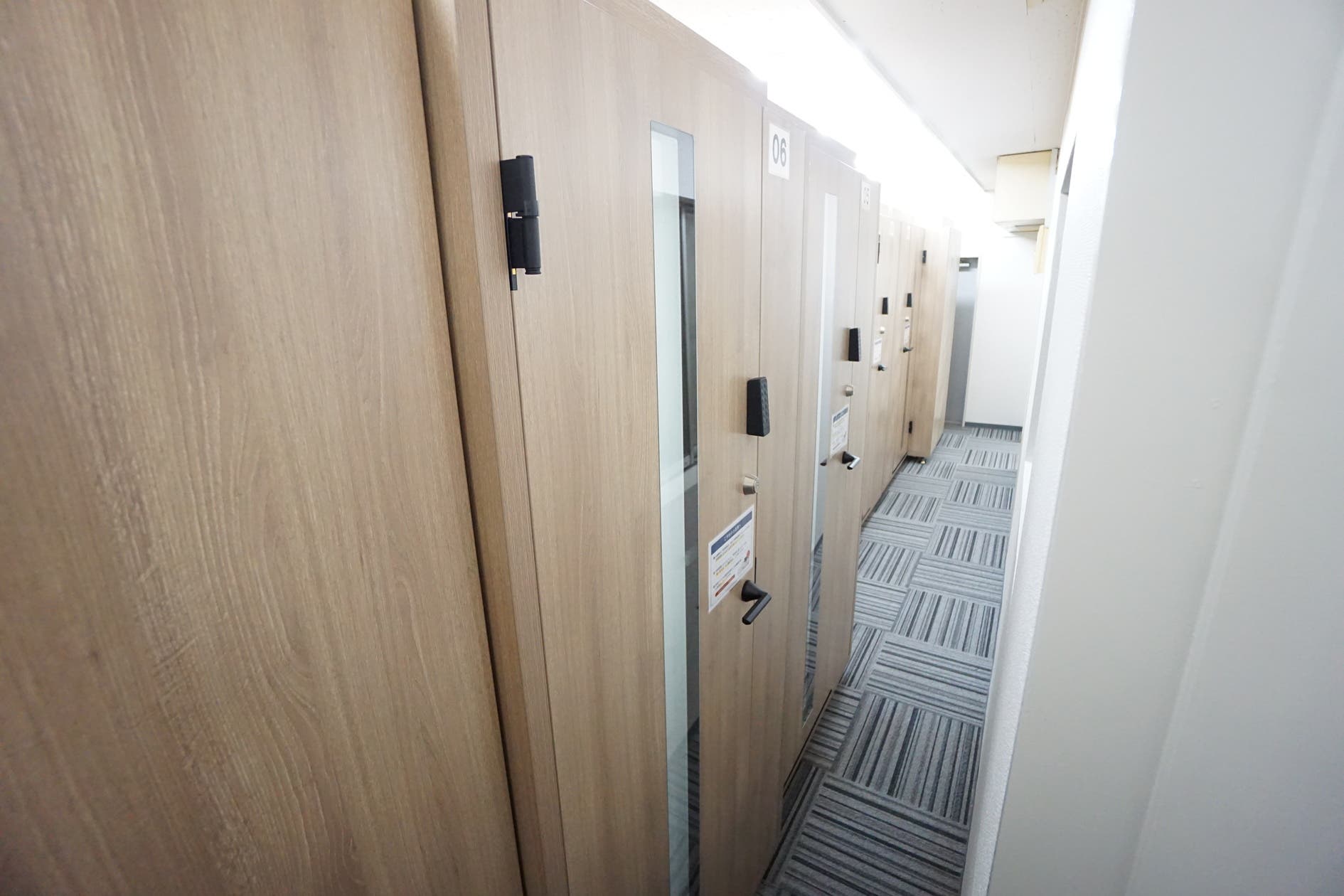 ＜ビズボ東京駅八重洲日本橋No.2＞【OPEN SALE】【換気ファン付完全個室】日本橋駅A7番出口徒歩1分🚃光Wi-Fi📶電源の写真5