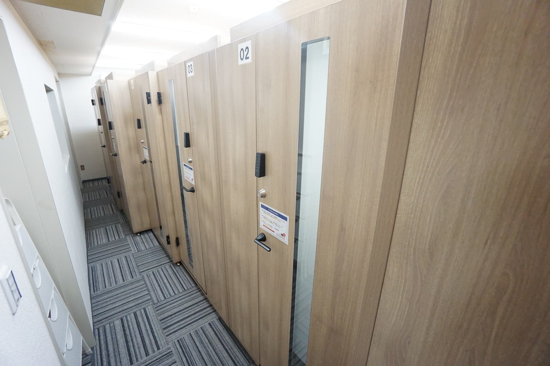 ＜ビズボ東京駅八重洲日本橋No.4＞【OPEN SALE】【換気ファン付完全個室】日本橋駅A7番出口徒歩1分🚃光Wi-Fi📶電源の写真5