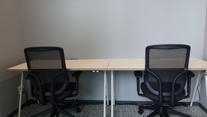 貸し会議室【Room12 - 2人部屋】 ー chilink WORKSITE MINATOMIRAI ※新高島駅から徒歩2分の写真1