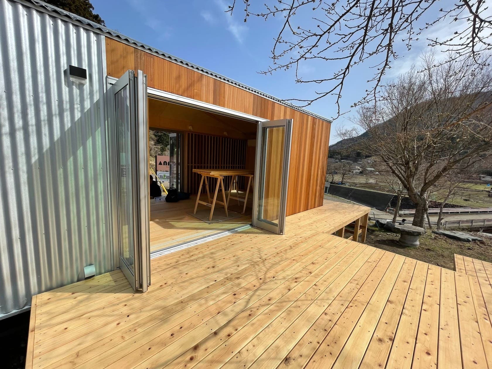 【独占1日貸】都心から車でで110分、自然に囲まれた700㎡のワークスペースでオフサイトミーティングの写真2