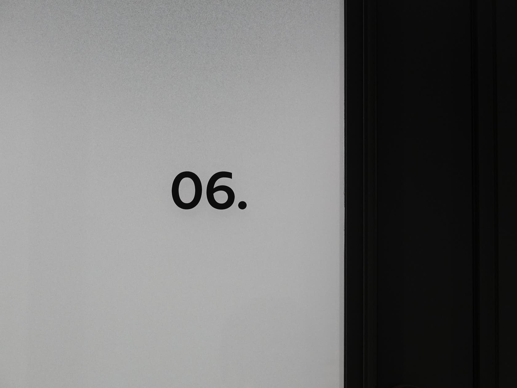 【新高島駅徒歩2分】6席着席可/光回線高速WiFi/有人スタッフ/飲食可/貸し会議室 [Room6]の写真2