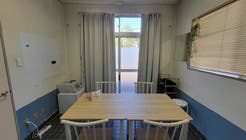 元警察の駐在所のスペースです。休憩・会議・リモート作業に。コンビニ徒歩4分。大型車駐車スペースあり。の写真3