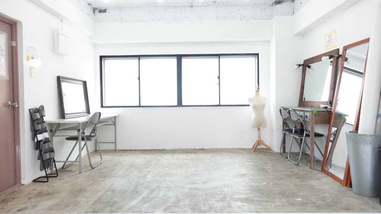 【恵比寿5分】２面採光｜白床＋白壁＋アーチ壁｜撮影機材＋背景紙無料｜【アパレル｜ポートレート｜物撮り 】の写真7