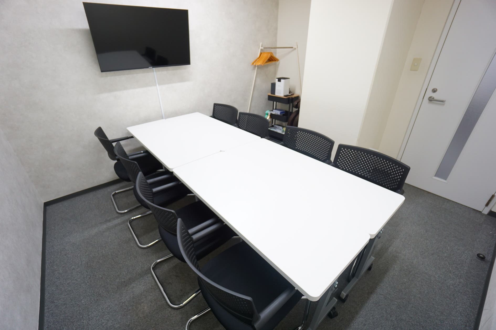 ＜大阪駅チカビジネス会議室＞OPEN記念価格SALE！大阪駅/北新地駅直結🚃Wi-Fi📶スマートテレビ📺会議/セミナー/Zoomの写真4