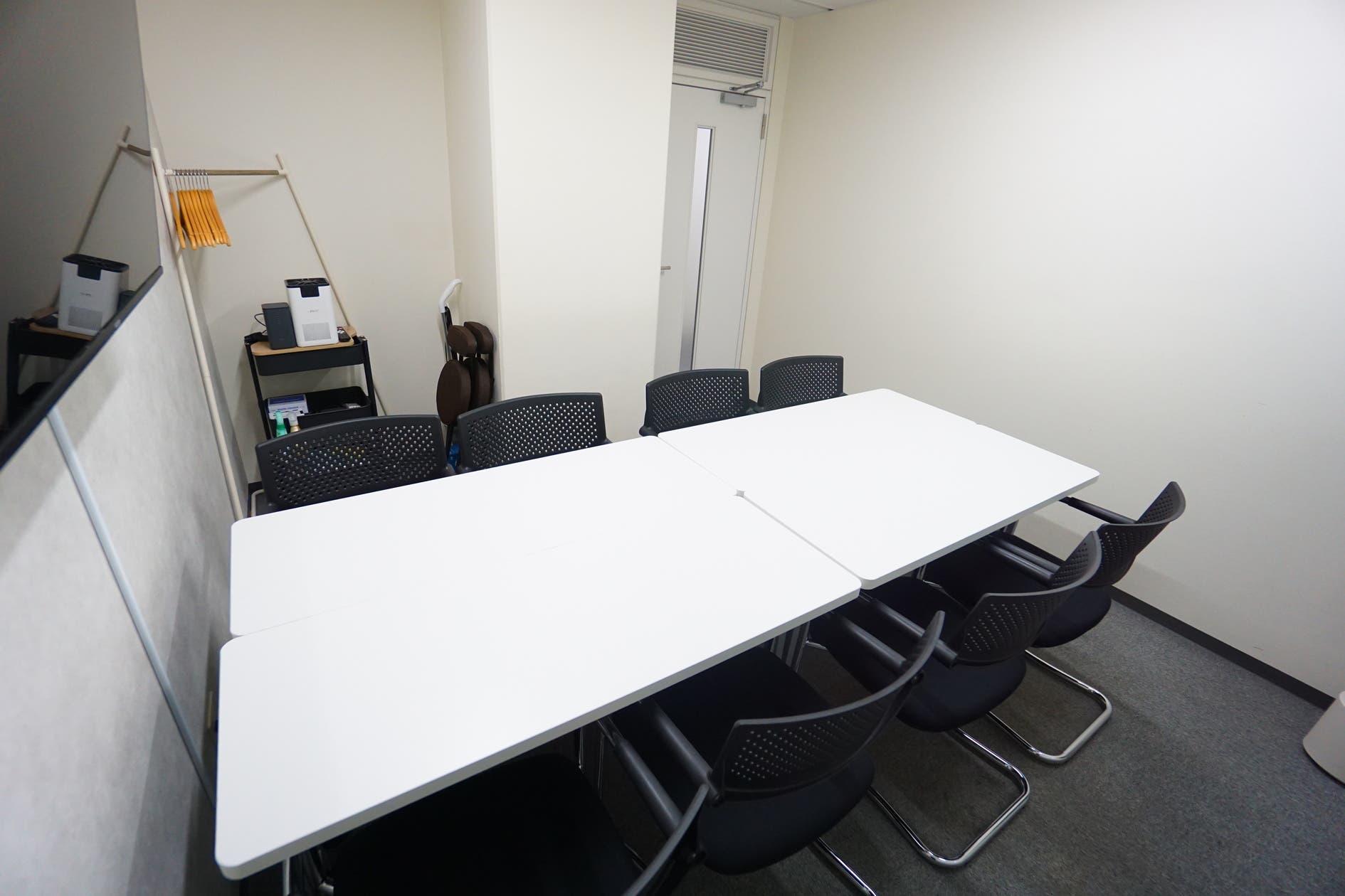 ＜大阪駅チカビジネス会議室＞OPEN記念価格SALE！大阪駅/北新地駅直結🚃Wi-Fi📶スマートテレビ📺会議/セミナー/Zoomの写真5