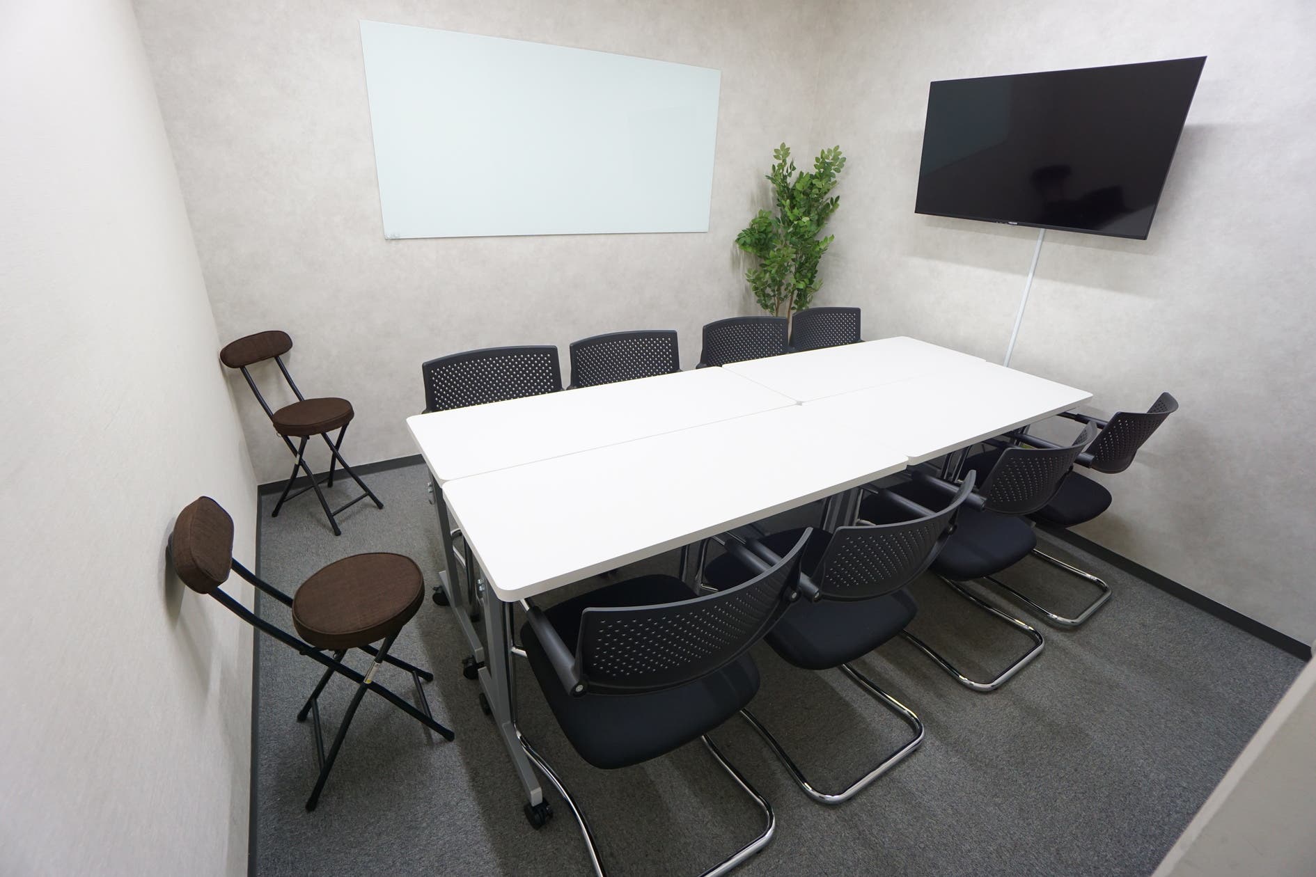 ＜大阪駅チカビジネス会議室＞OPEN記念価格SALE！大阪駅/北新地駅直結🚃Wi-Fi📶スマートテレビ📺会議/セミナー/Zoomの写真6