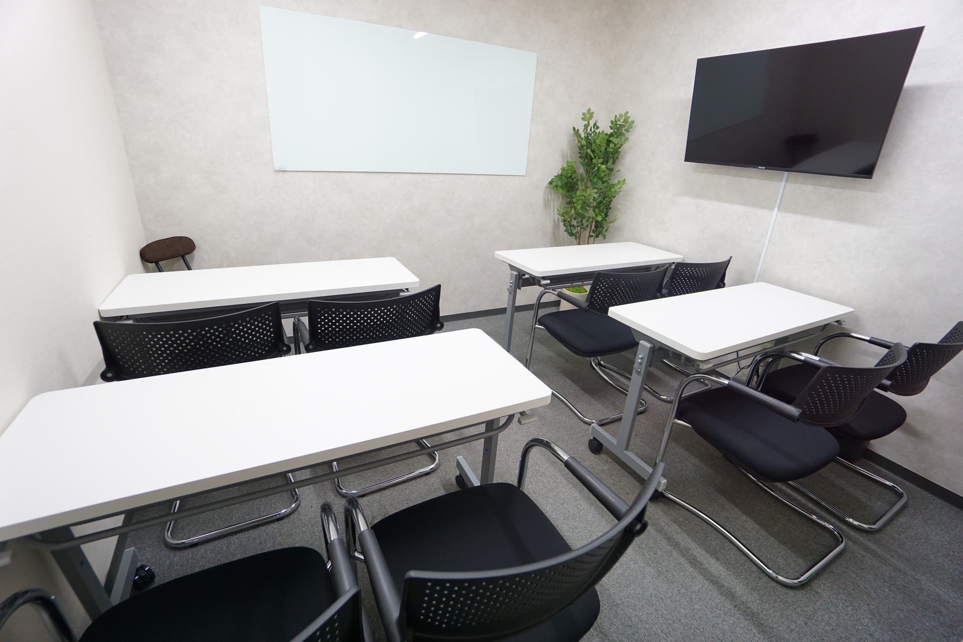 ＜大阪駅チカビジネス会議室＞OPEN記念価格SALE！大阪駅/北新地駅直結🚃Wi-Fi📶スマートテレビ📺会議/セミナー/Zoomの写真2