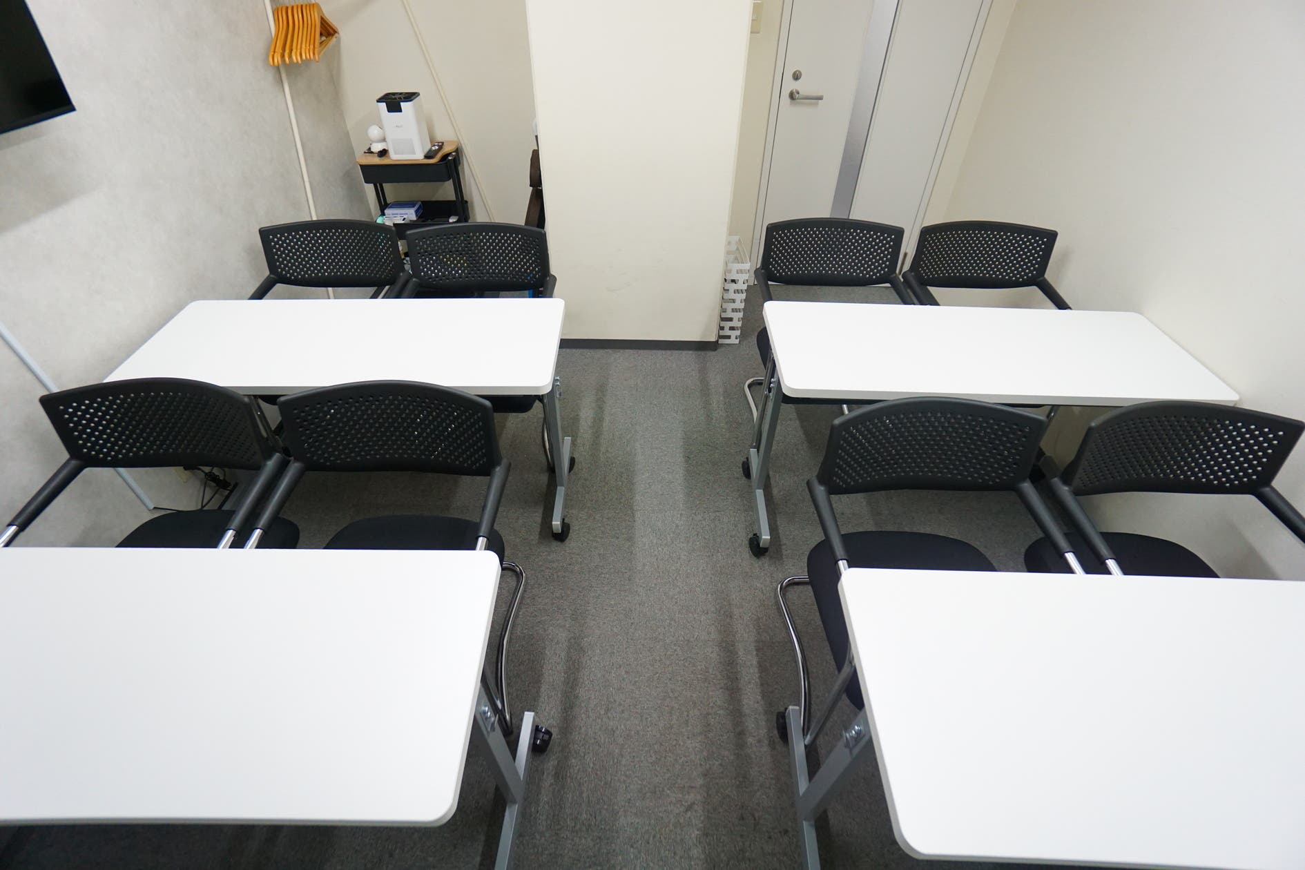 ＜大阪駅チカビジネス会議室＞OPEN記念価格SALE！大阪駅/北新地駅直結🚃Wi-Fi📶スマートテレビ📺会議/セミナー/Zoomの写真8