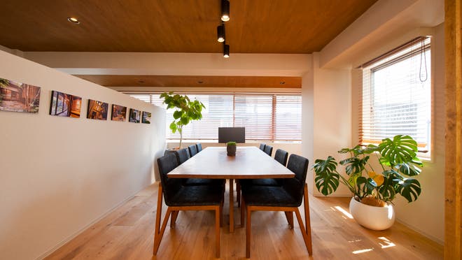 京都駅から徒歩5分のレンタル会議室 自然光 おしゃれの写真2