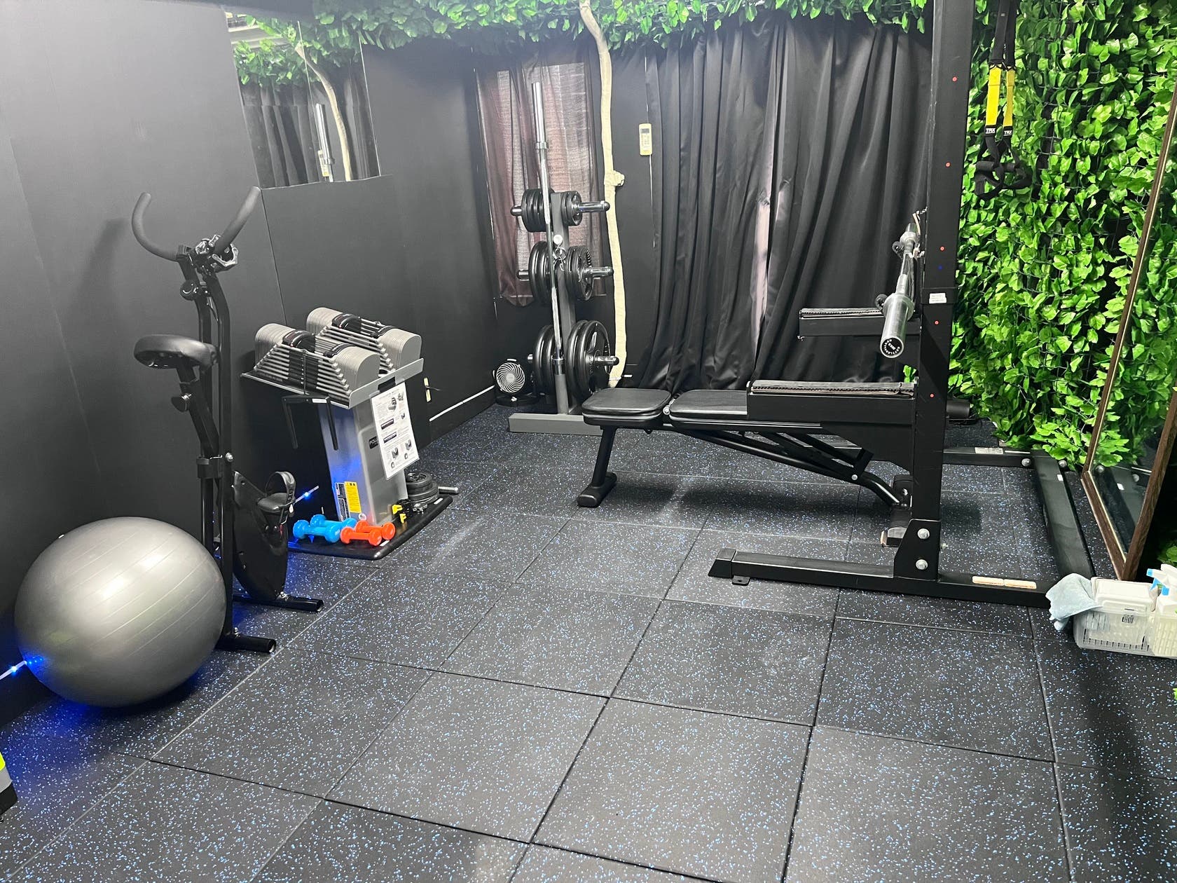 《駅近・清潔・オシャレ空間》心斎橋レンタルジム｜SNS集客にも◎！器具充実でパーソナルトレーニングに最適の写真7