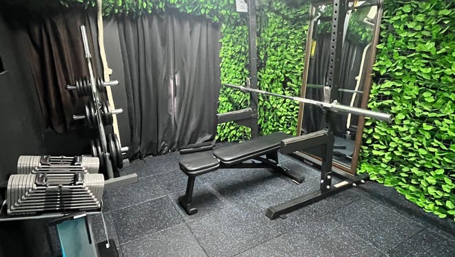 《駅近・清潔・オシャレ空間》心斎橋レンタルジム|SNS集客にも◎!器具充実でパーソナルトレーニングに最適の写真14
