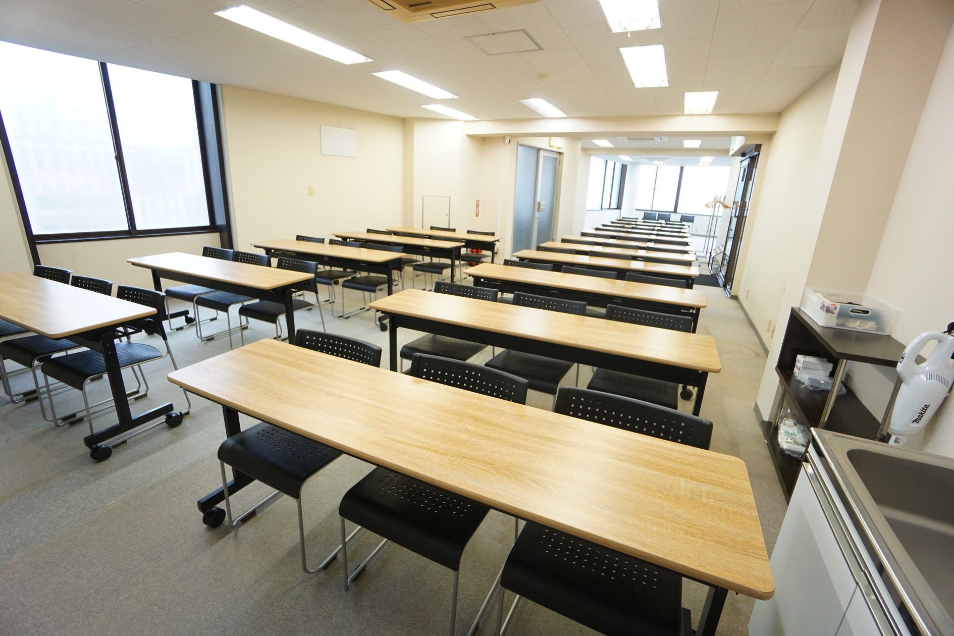 ＜スカイラークビル8階貸会議室＞小田原駅徒歩1分🚃高速光回線Wi-Fi📶大型モニター🖥️会議/セミナー/研修/撮影の写真5