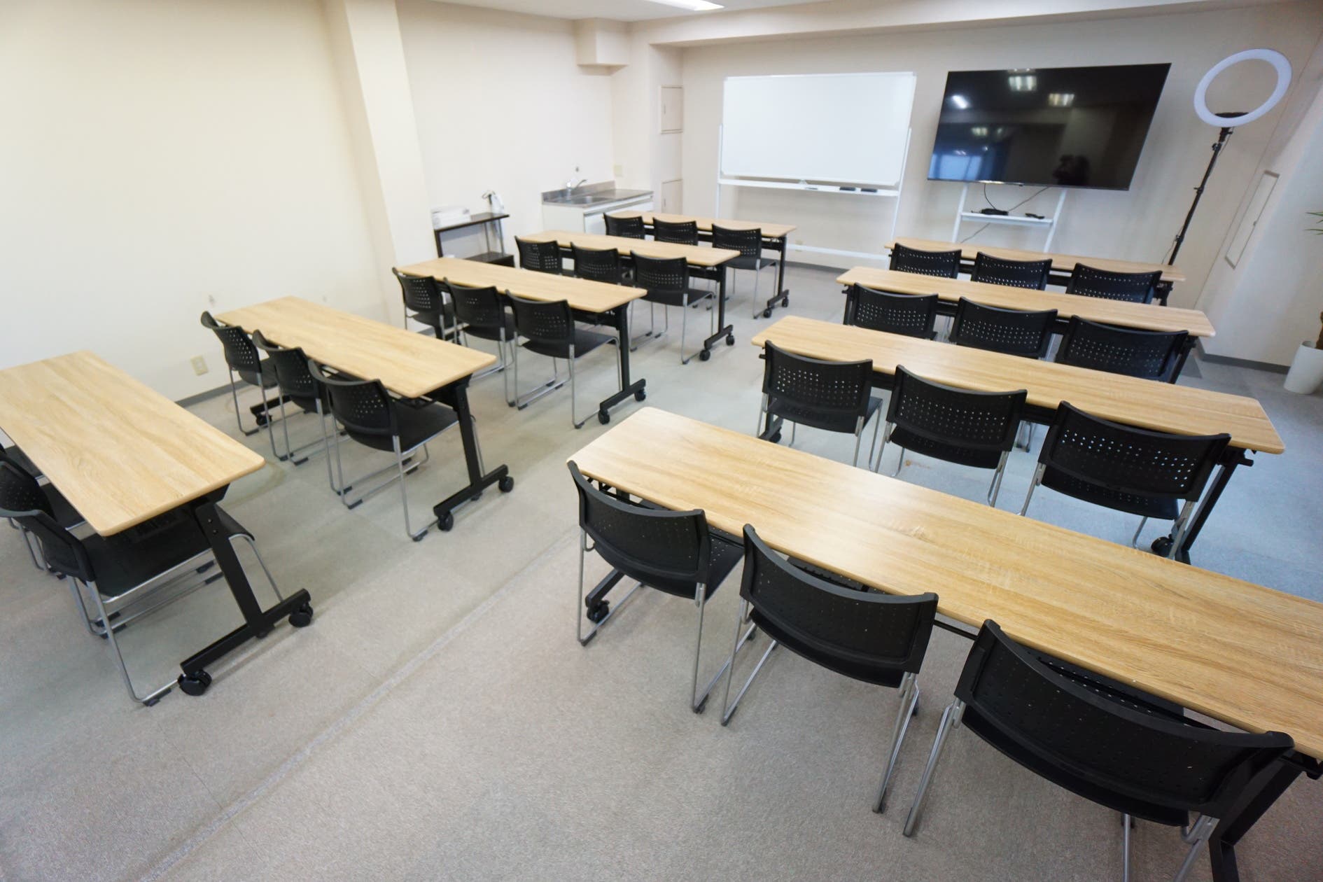 ＜スカイラークビル8階貸会議室＞小田原駅徒歩1分🚃高速光回線Wi-Fi📶大型モニター🖥️会議/セミナー/研修/撮影の写真6