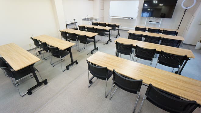 <スカイラークビル8階貸会議室>小田原駅徒歩1分🚃高速光回線Wi-Fi📶大型モニター🖥️会議/セミナー/研修/撮影の写真6