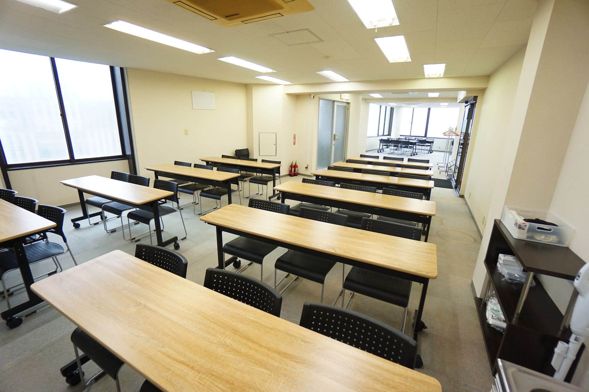 ＜スカイラークビル8階貸会議室＞小田原駅徒歩1分🚃高速光回線Wi-Fi📶大型モニター🖥️会議/セミナー/研修/撮影の写真8