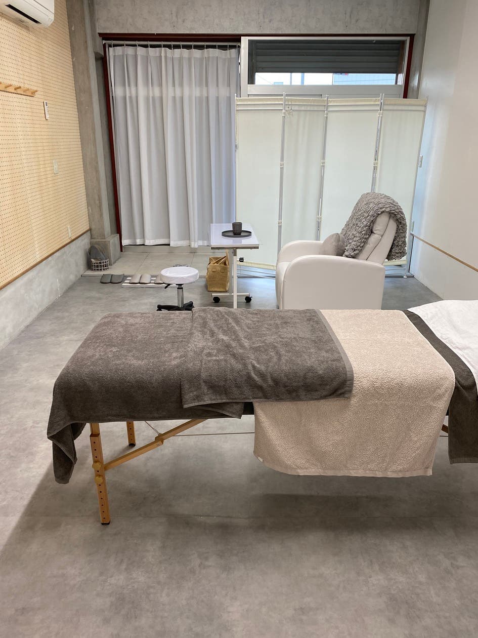 駐車場2台無料！美容、整体、マッサージの施術にピッタリのサロンの写真3