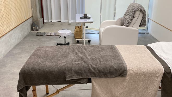 駐車場2台無料!美容、整体、マッサージの施術にピッタリのサロンの写真3