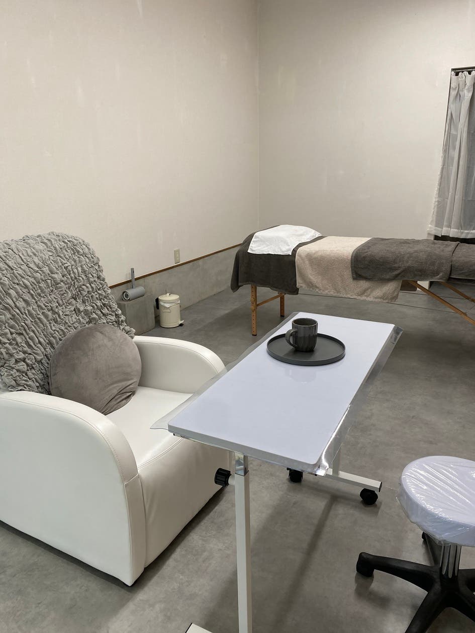 駐車場2台無料！美容、整体、マッサージの施術にピッタリのサロンの写真2