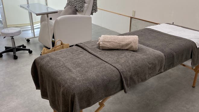 駐車場2台無料!美容、整体、マッサージの施術にピッタリのサロンの写真5