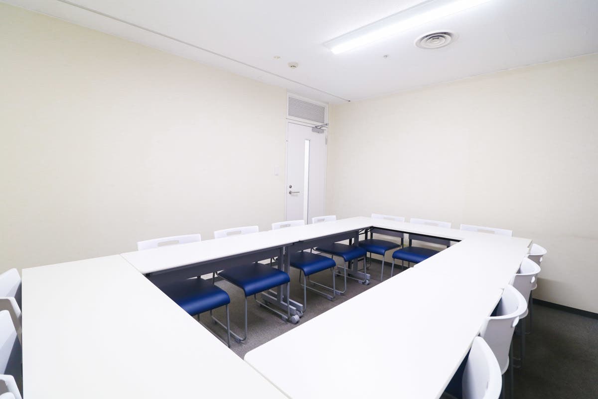 【梅田駅地下直結で最高の立地！大阪駅前第２ビル！14名利用可】大型モニター・WiFi全て無料！ふれあい貸し会議室 梅田No123の写真5