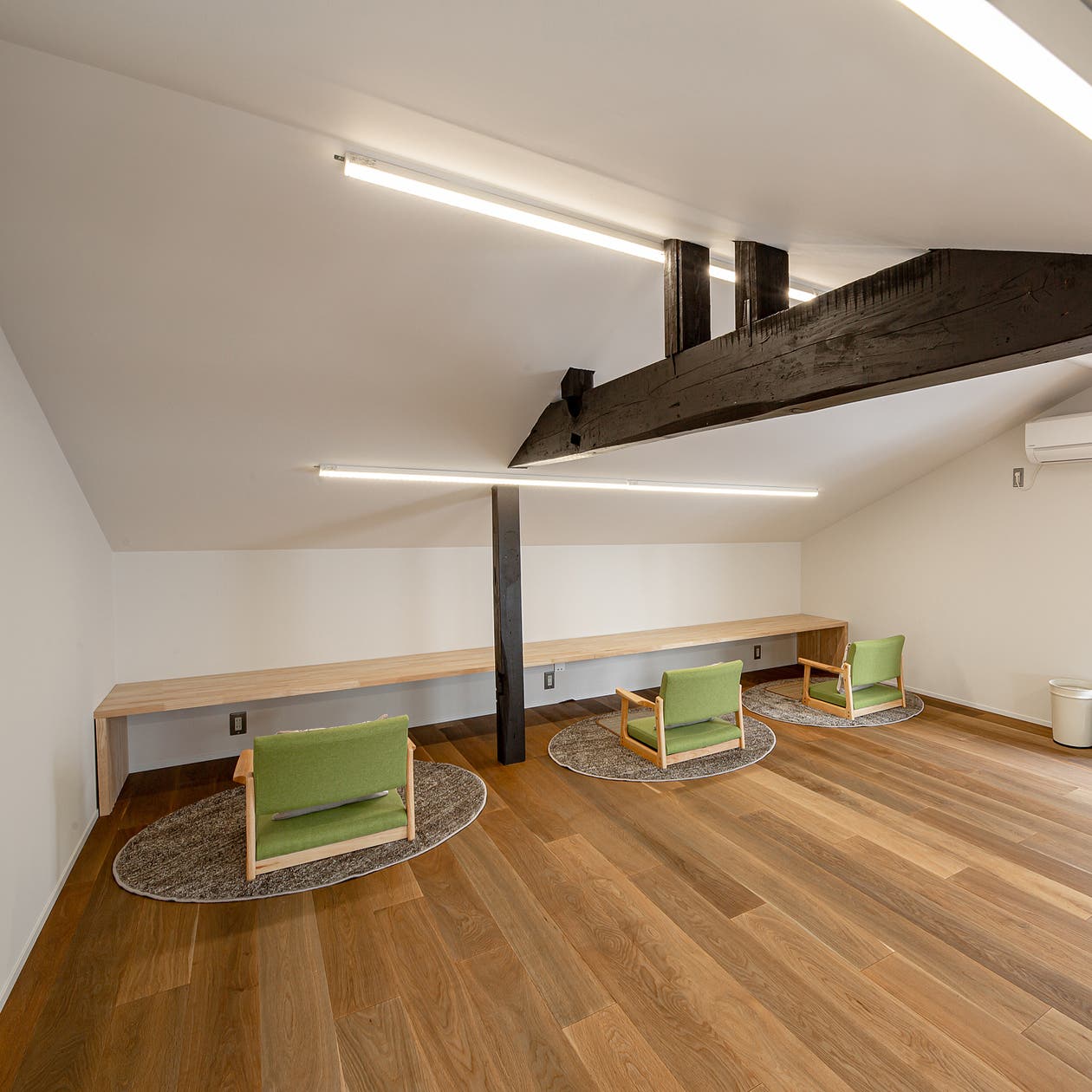 まるで秘密基地#B テレワーク等に便利で座椅子で寛げる落ち着いた空間の写真1