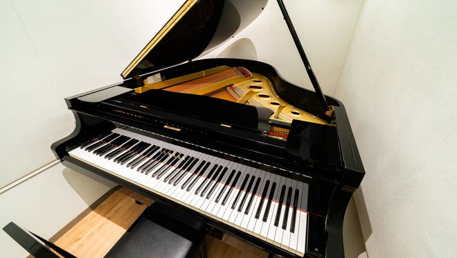 【Hst】東中野駅近、防音、ほぼ月1調律の3型グランドピアノ、清潔で快適、24時間OK、ネット完備。音楽・歌の練習、レッスンの写真1