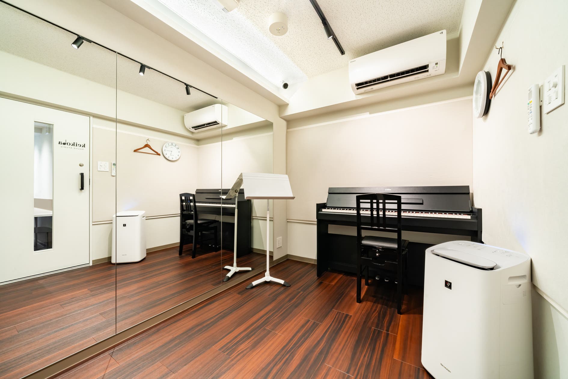 【Jst】東中野駅近、防音、清潔で快適、壁一面鏡張り、24時間OK、電子ピアノ、ネット完備。楽器・歌の練習、レッスン、撮影の写真1