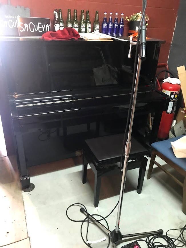 動画撮影・ポートレートに！町工場カフェのビンテージな空間でおしゃれな作品をの写真11