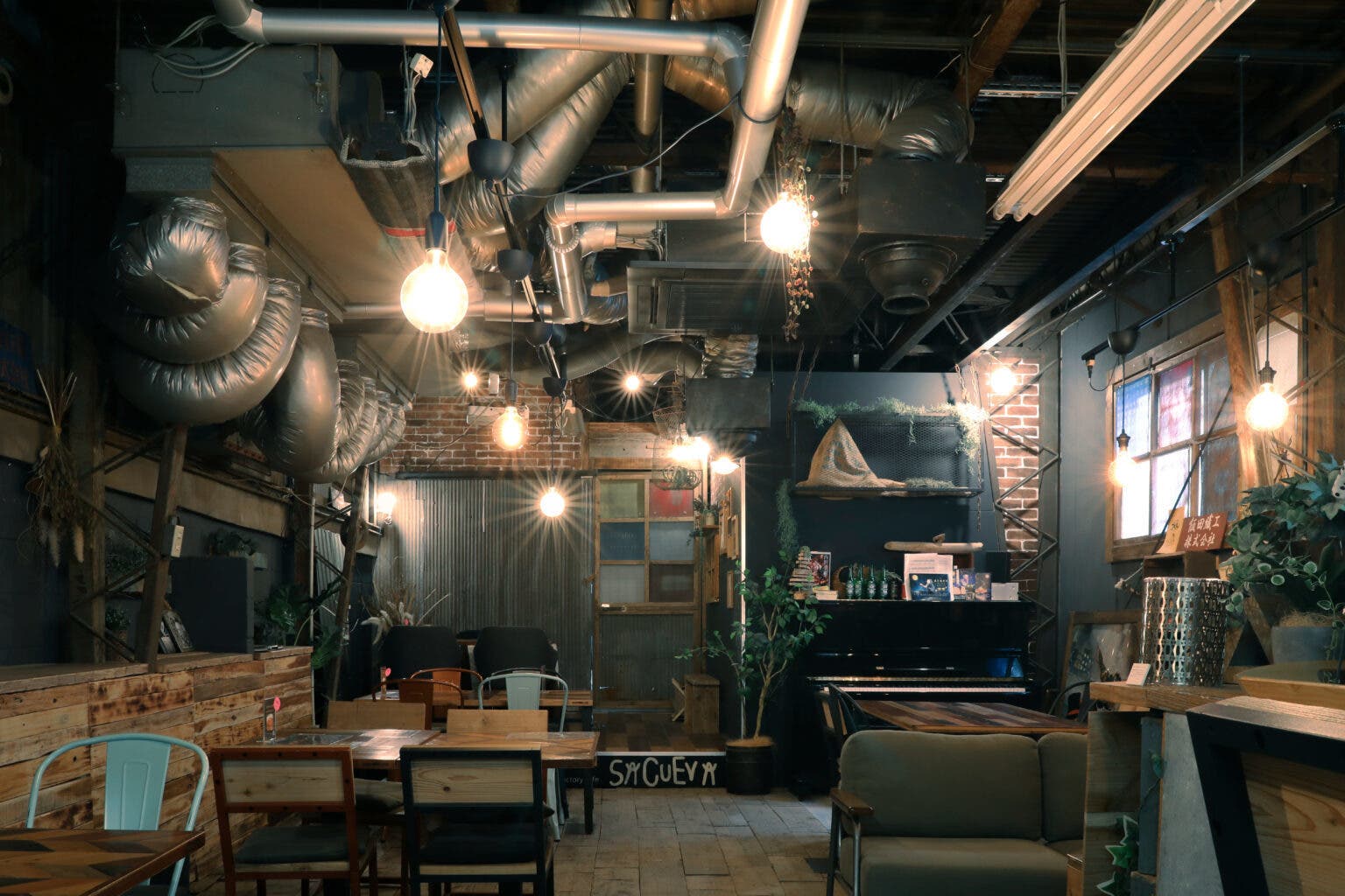 動画撮影・ポートレートに！町工場カフェのビンテージな空間でおしゃれな作品をの写真16