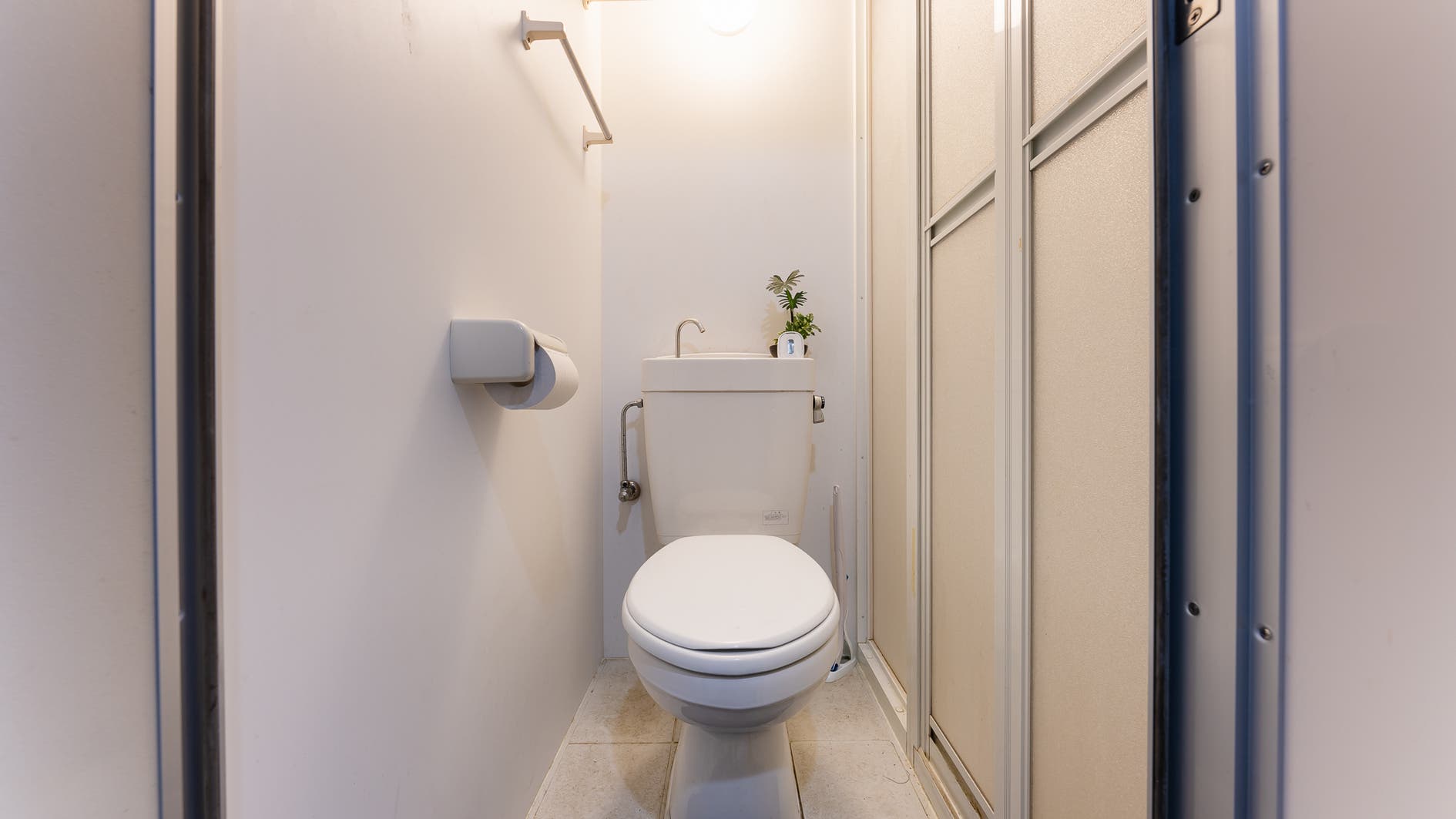 ✨2号店OPEN✨【新宿駅3分】12席、光回線高速WiFi、モニター・ホワイトボード完備☆1日1回スタッフ完全清掃の会議室の写真18